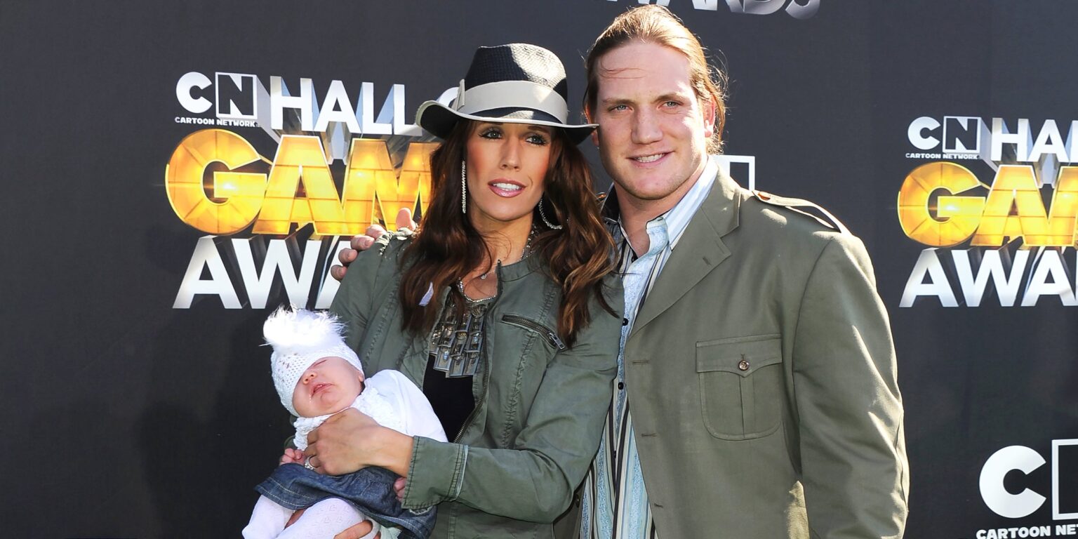 Who is Laura Quinn Hawk? Fact about A. J. Hawk's wife | Sportsdave